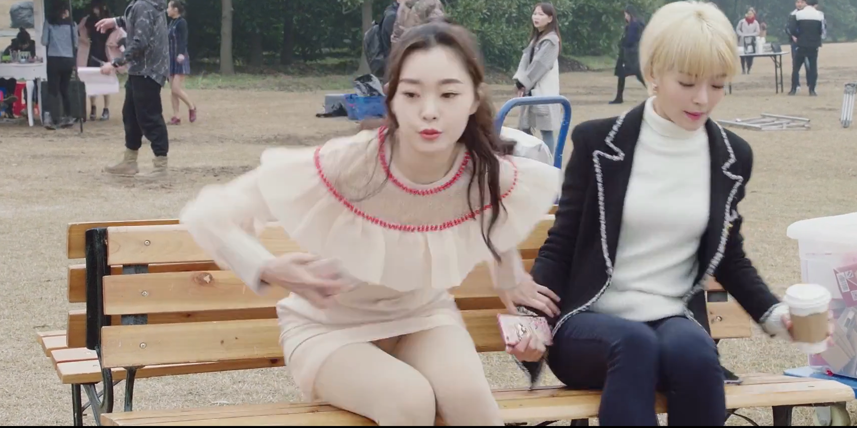 宋轶-厚肉色连裤袜-走光-短裙-包臀裙 | 星丝网ssss1234